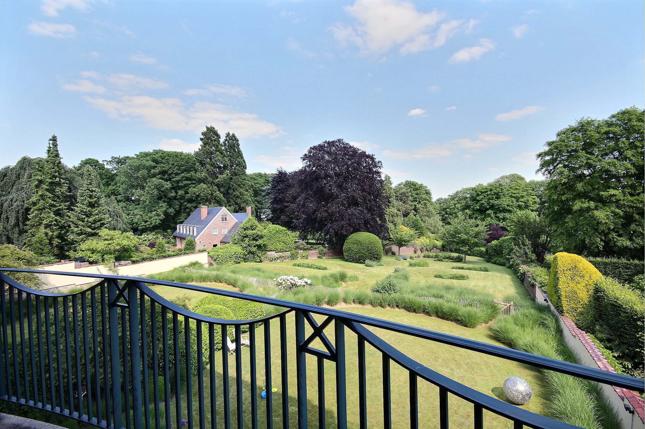 Prestigious apartment in idyllic location